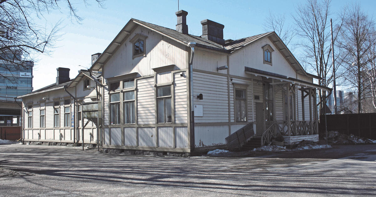 Kaksi Marian sairaala-alueen hirsirakennusta siirretään Itä-Pakilaan ...