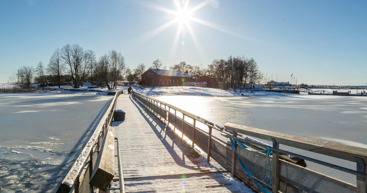 Uunisaari floating bridge in use until 14 April – route opened to water ...